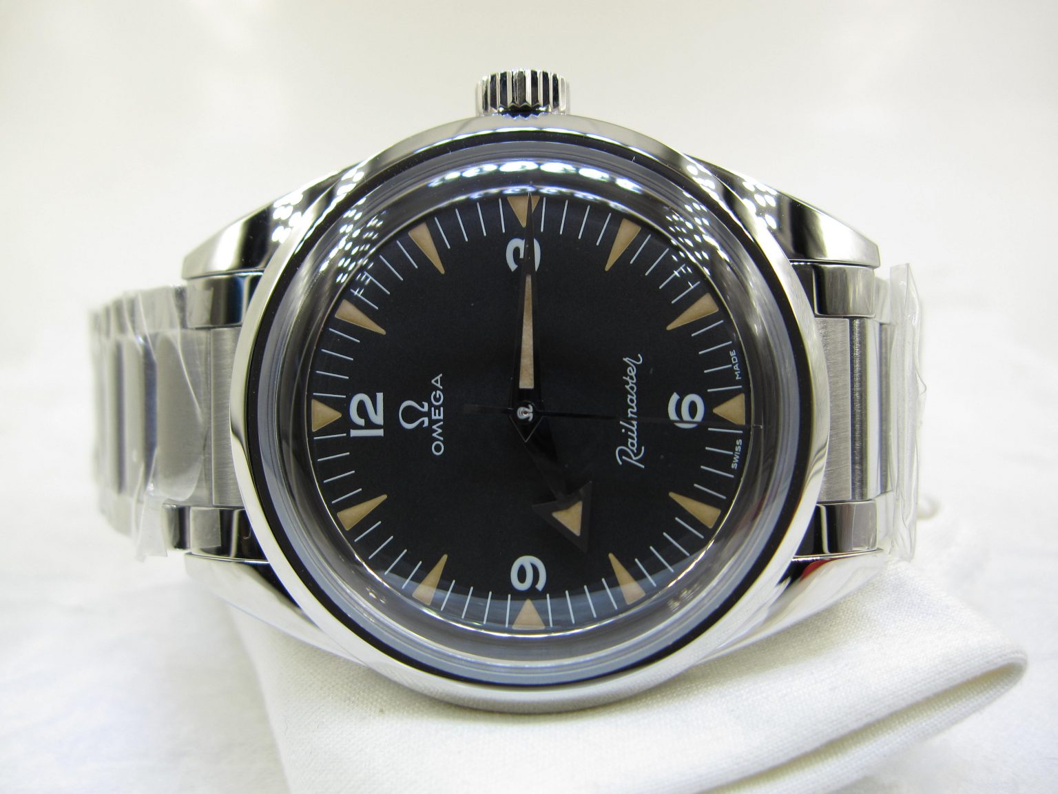 Omega Railmaster 60th Anniversary 220.10.38.20.01.002 (New) OMG-037 ...